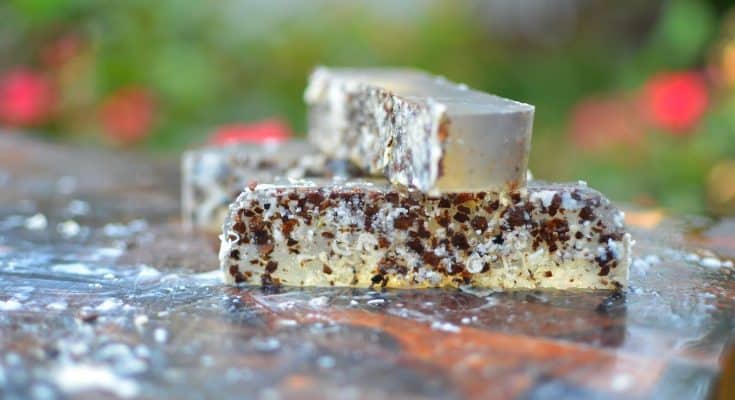 10 Gentle DIY Gardener’s Soaps And Scrubs For Grubby Hands