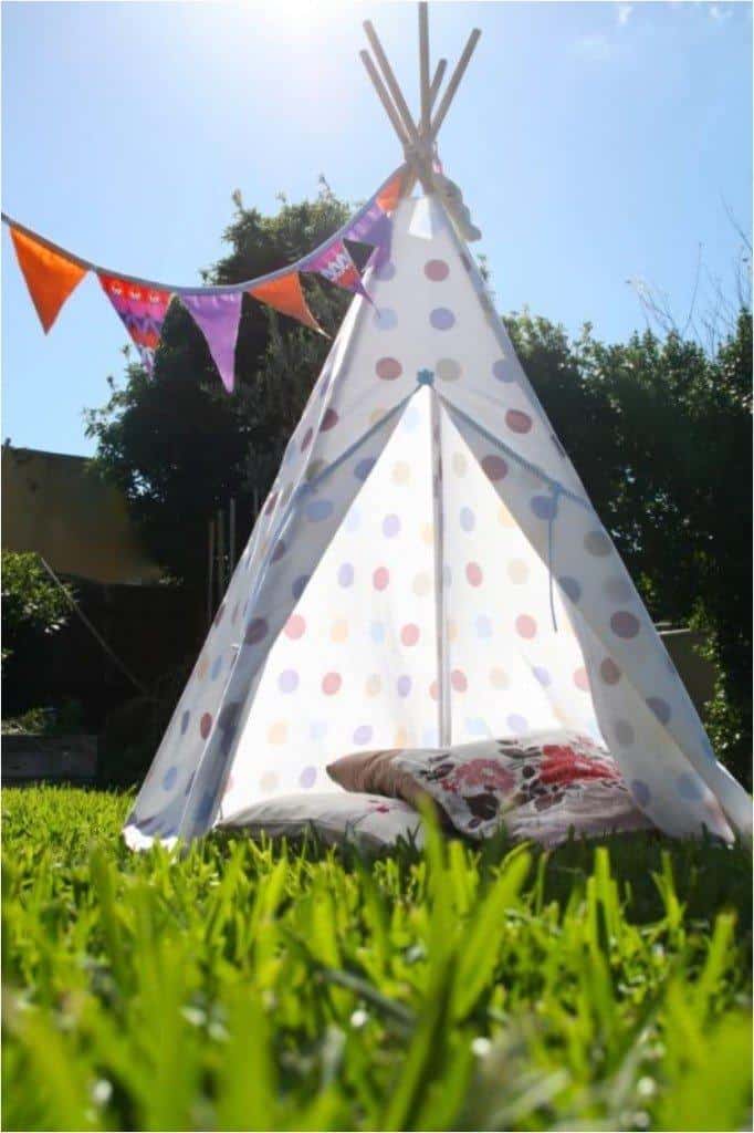 Give Your Kids A Small Space: 12 DIY Tents And Teepees
