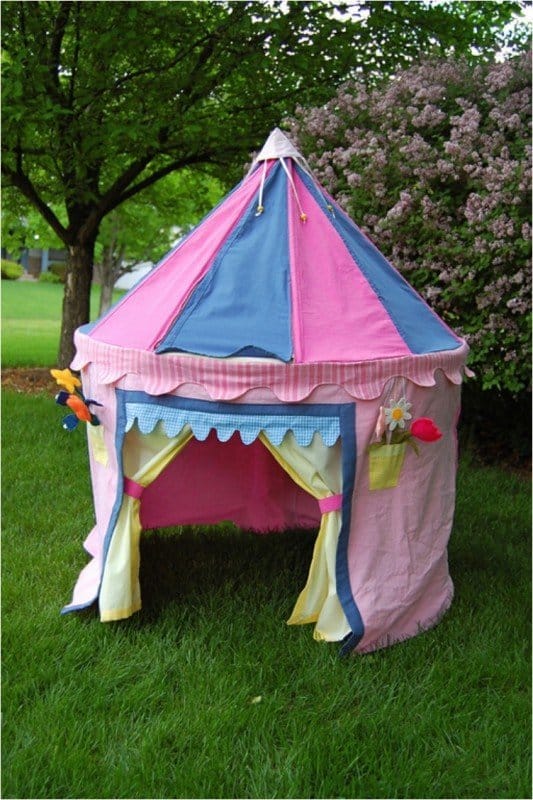 Give Your Kids A Small Space: 12 DIY Tents And Teepees